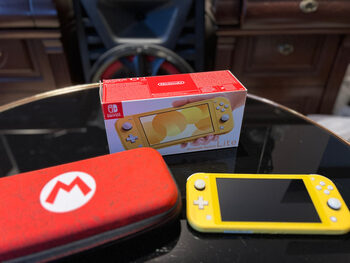 Comprar Nintendo Switch Lite ir Dėklas