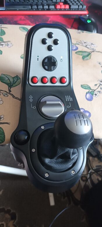 Comprar logitech g25 su shifteriu ir pedalais